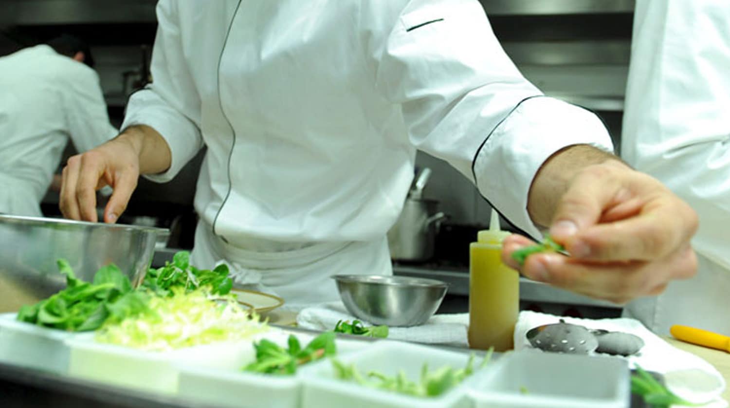 Un chef étoilé va cuisiner un menu gastronomique avec des sans-abri ...